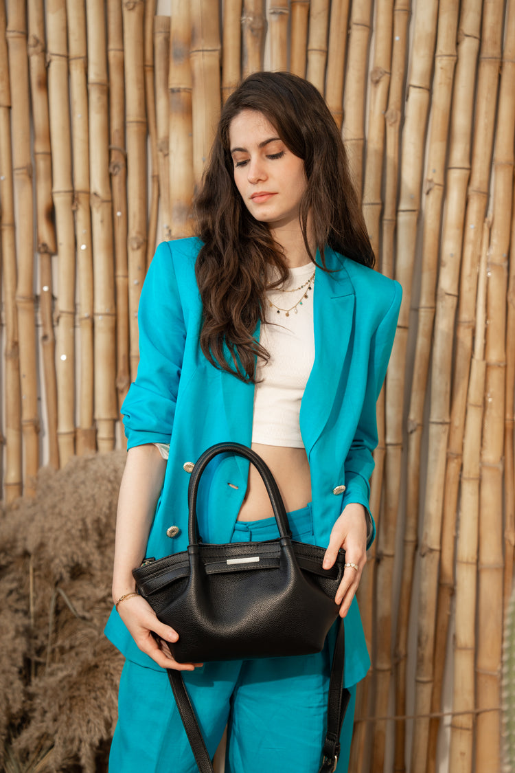 Elite designs with Premium quality of Scarves & Bags. – Alamki